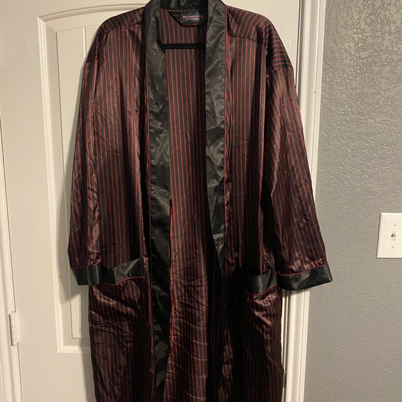 Roundtree & Yorke | Other | Robe | Poshmark